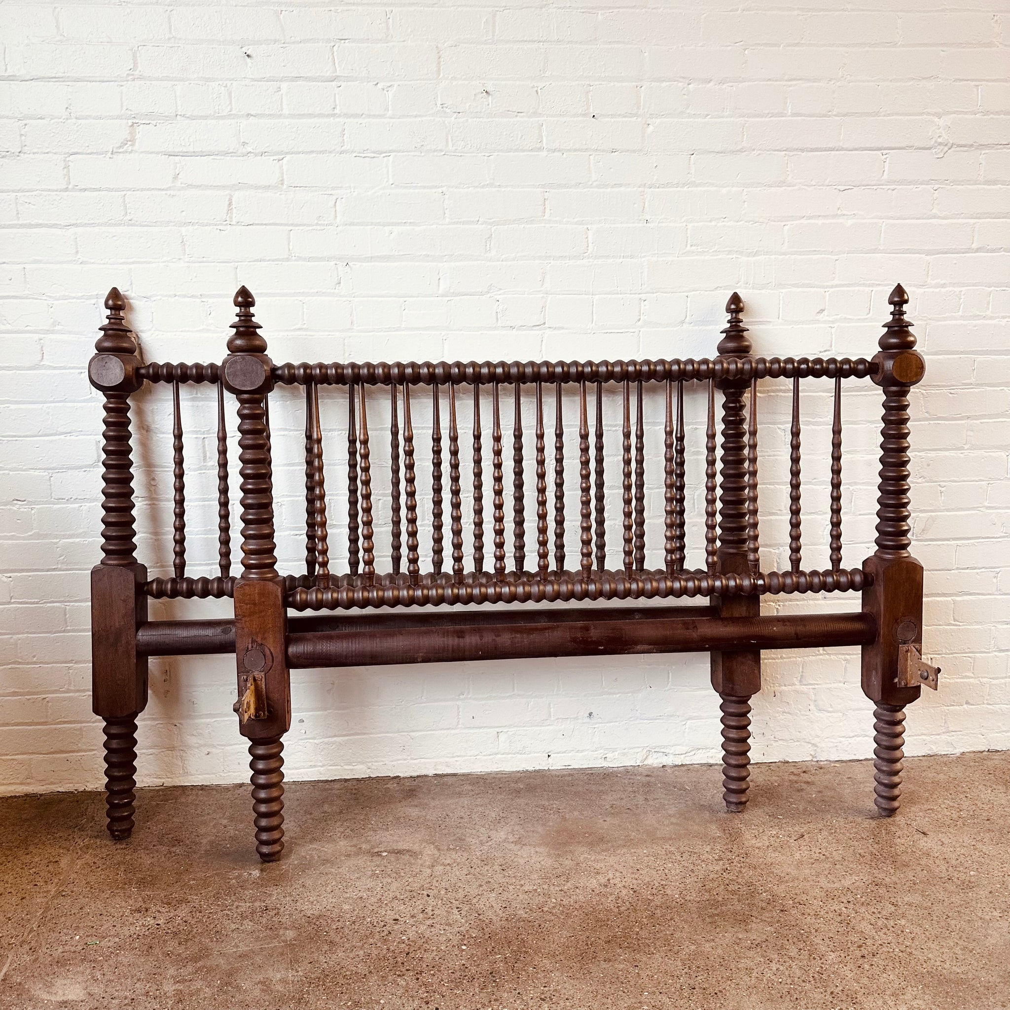ANTIQUE JENNY LIND SPINDLE SPOOL BED - SIZE FULL – MiMO Decor