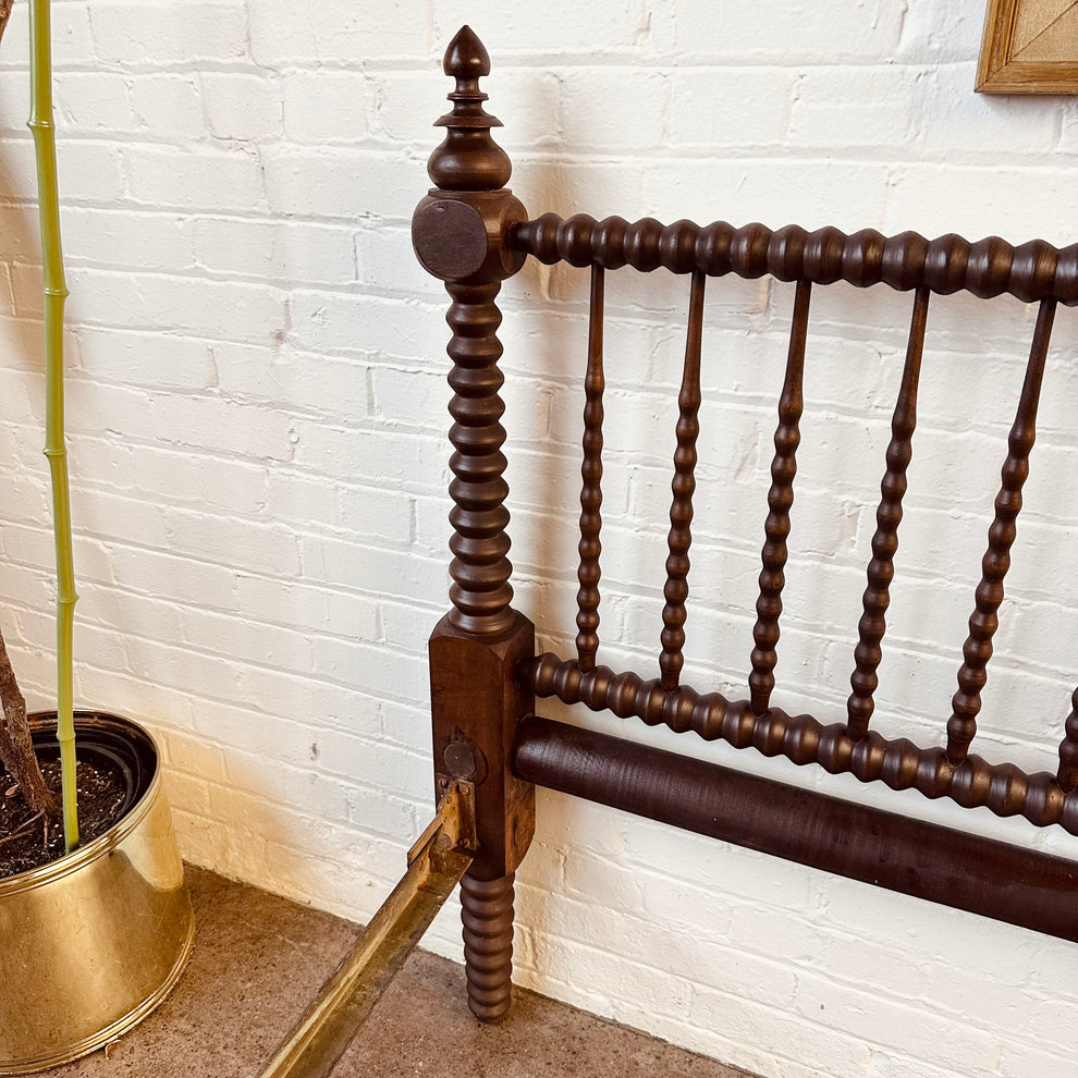 ANTIQUE JENNY LIND SPINDLE SPOOL BED - SIZE FULL – MiMO Decor